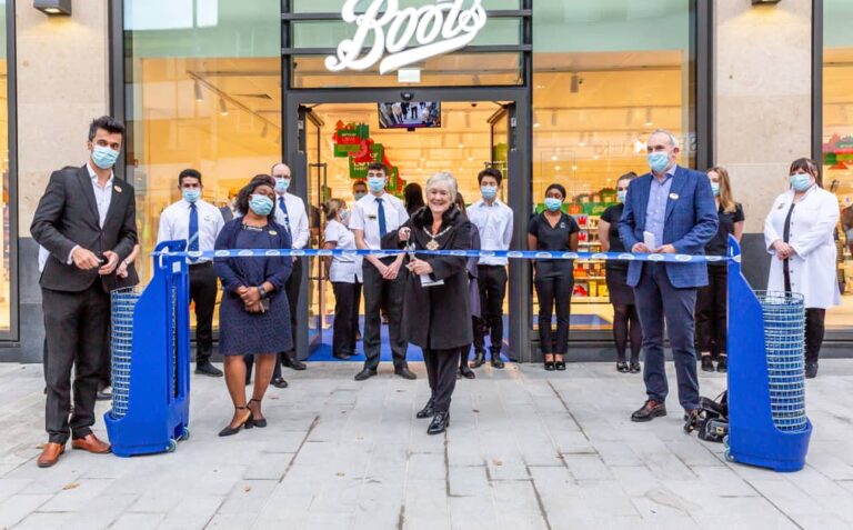 El Victoria Place de Woking abre su primer escenario con Boots